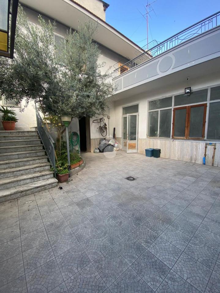 Palazzo in vendita a Crispano