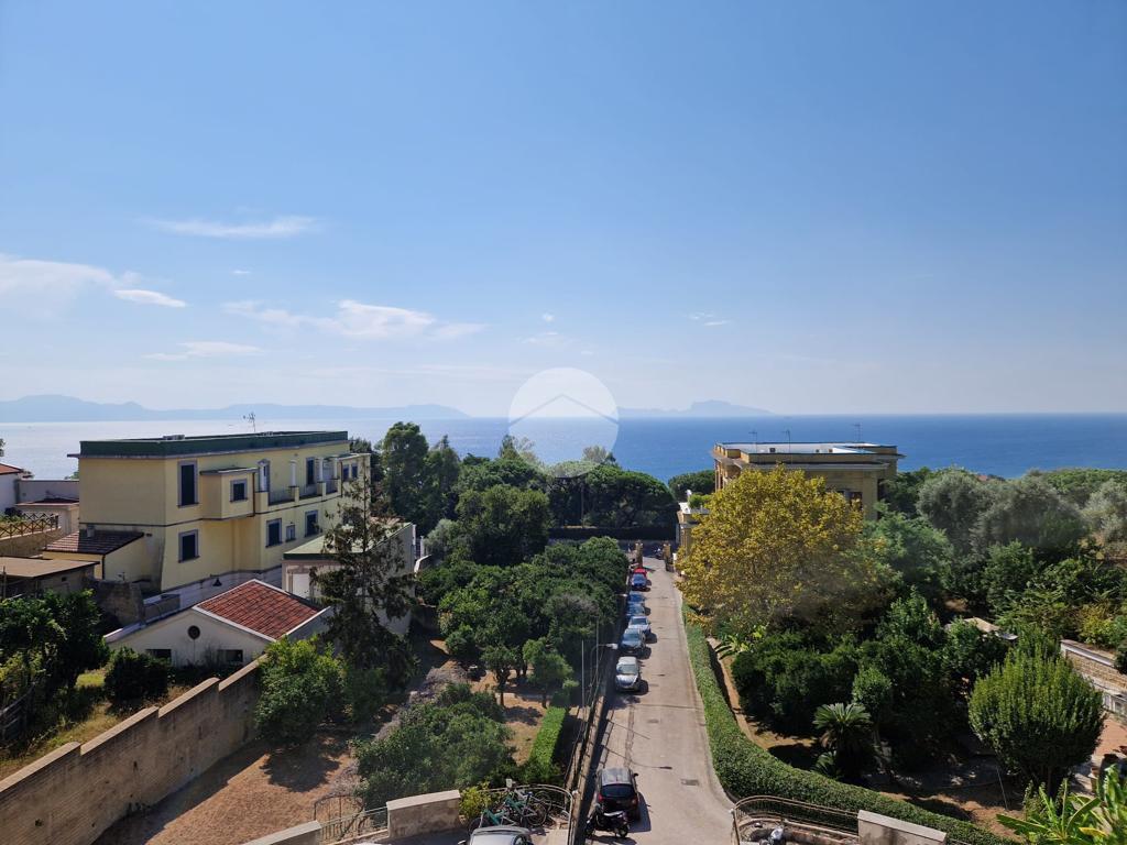 Appartamento in vendita a Napoli