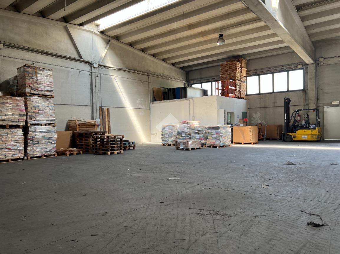 Capannone in vendita a Oppeano