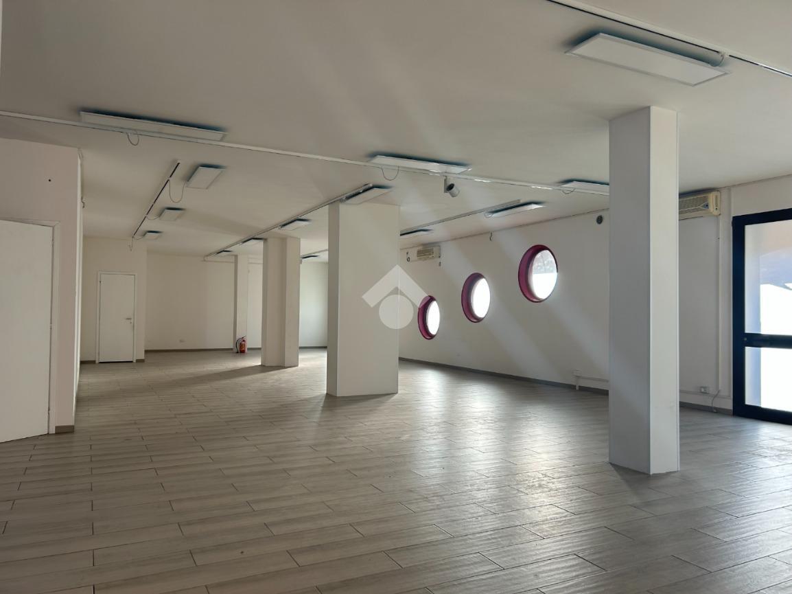 Negozio in vendita a San Giovanni Lupatoto