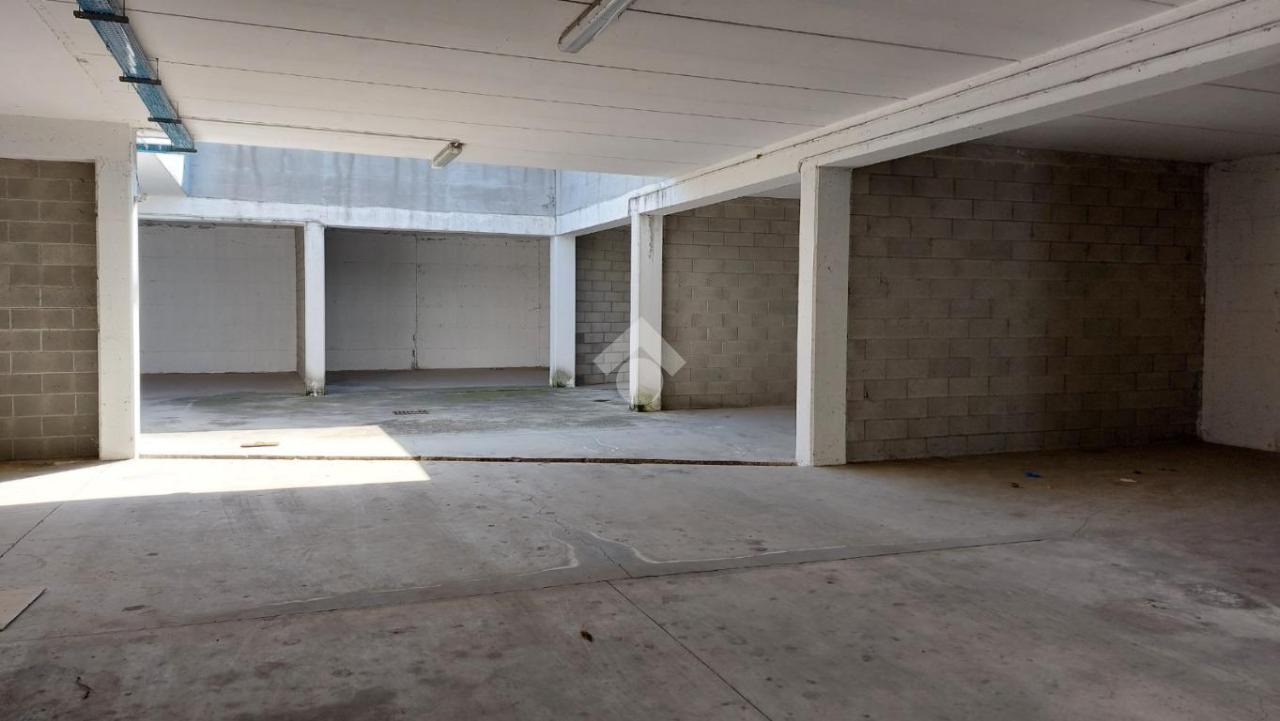 Capannone in vendita a Garbagnate Milanese