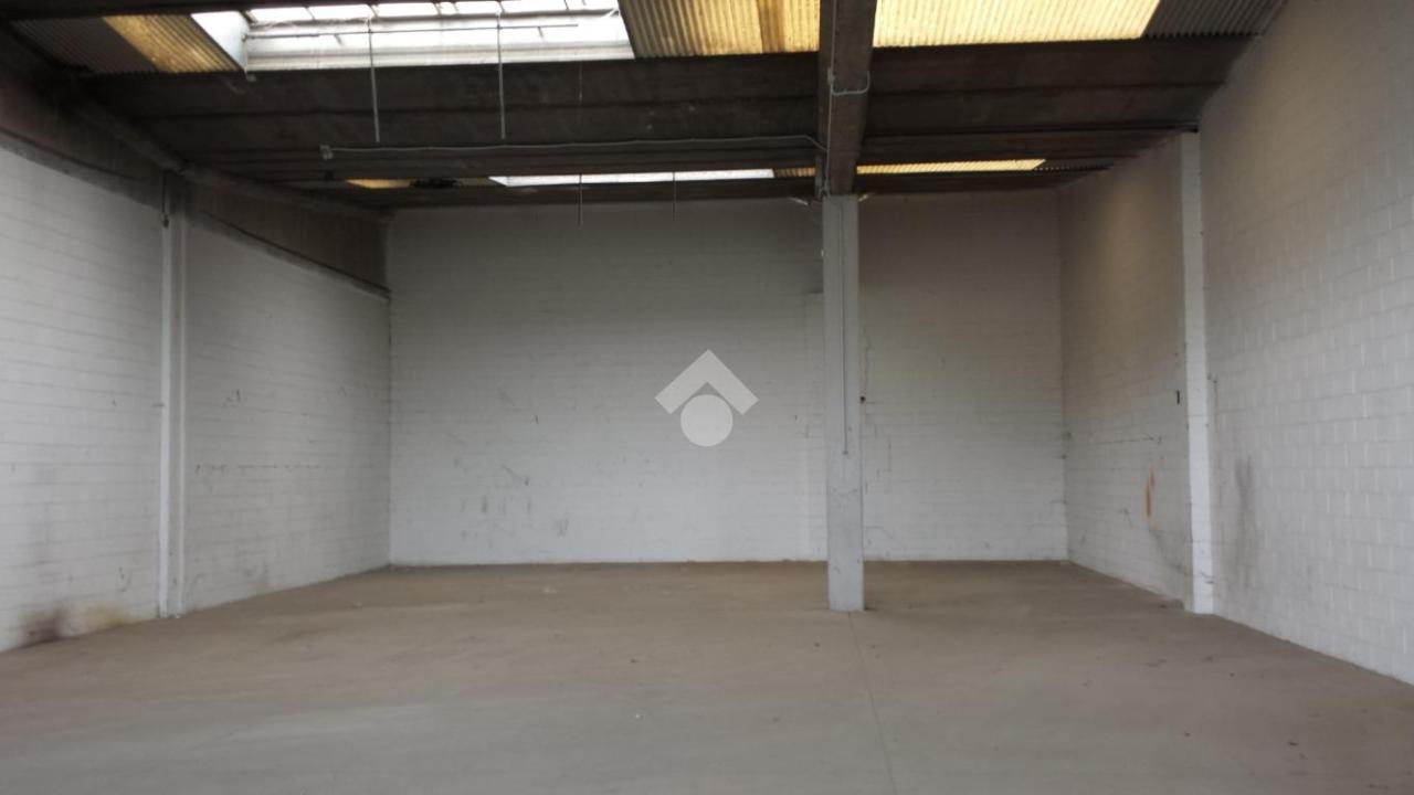 Capannone in affitto a Origgio