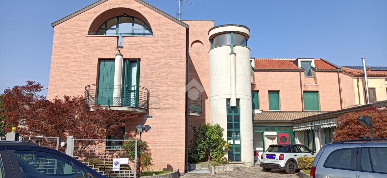Ufficio in affitto a Caronno Pertusella
