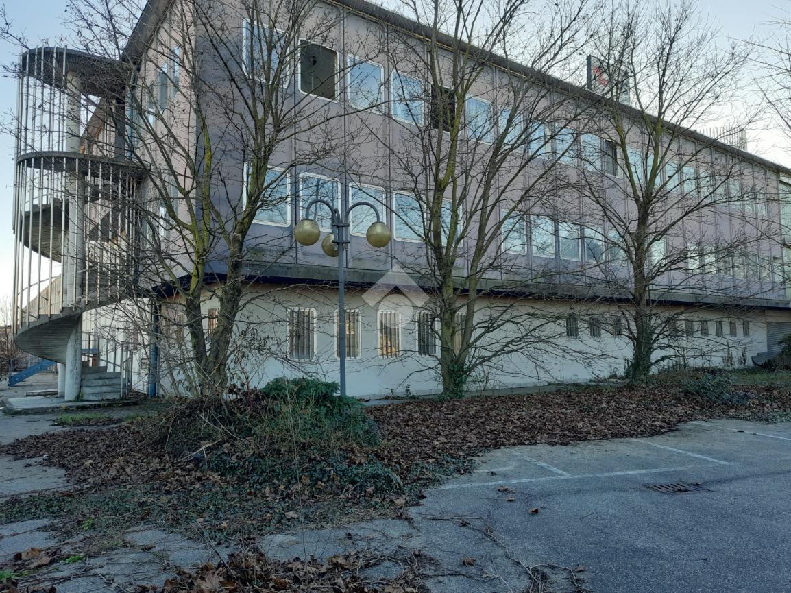 Capannone in affitto a Caronno Pertusella