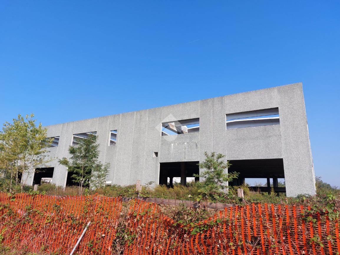 Capannone in vendita a Turate