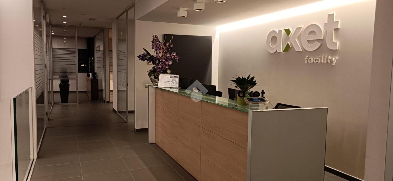 Palazzina commerciale in affitto a Cesate