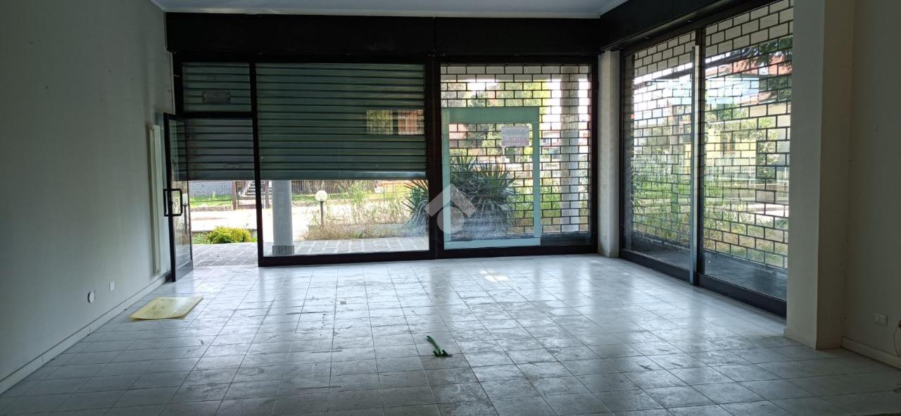 Negozio in affitto a Saronno