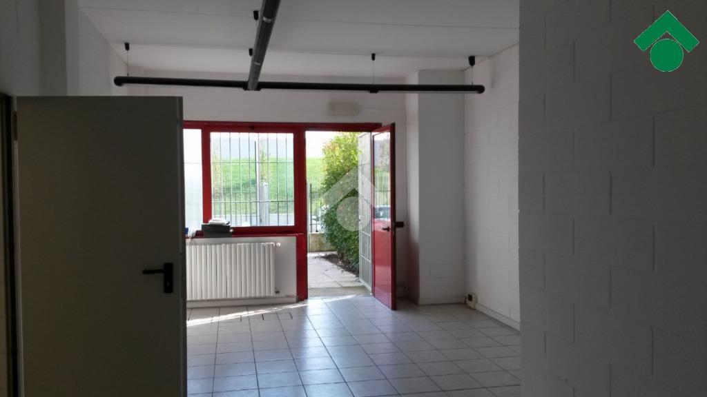 Capannone in vendita a Turate