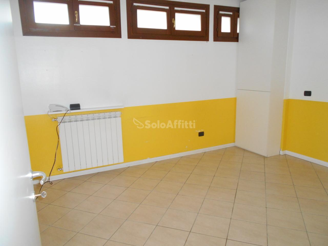 Ufficio in affitto a Cantu'