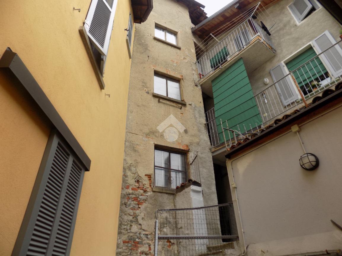 Rustico in vendita a Ello