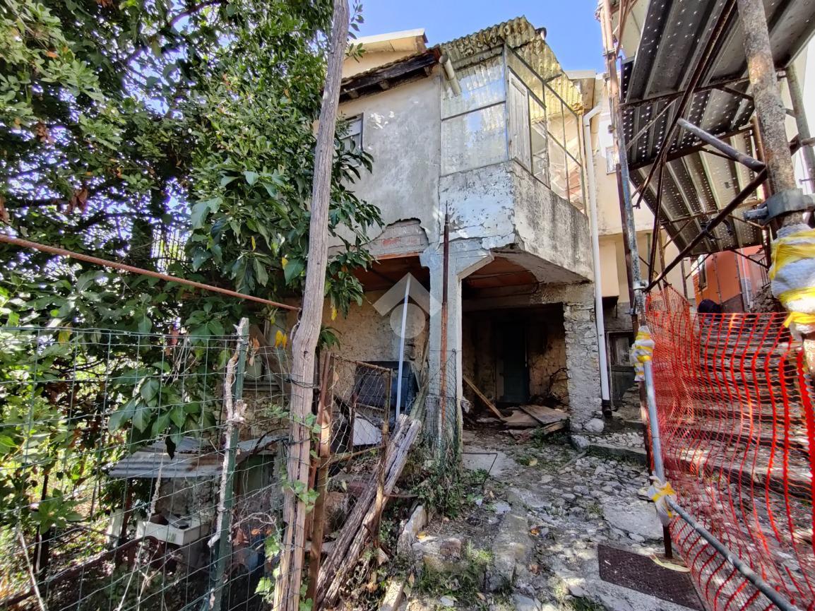 Casa indipendente in vendita a Castiglione Chiavarese