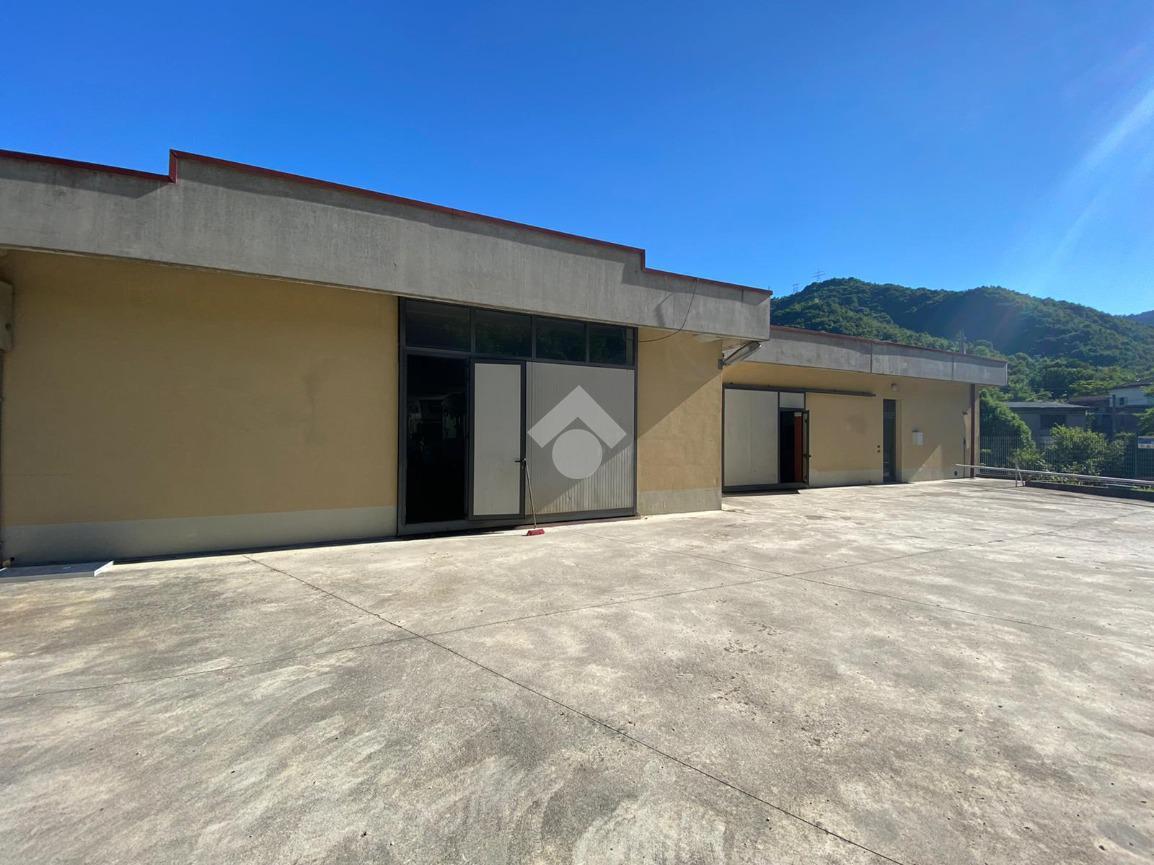 Laboratorio in vendita a Caino