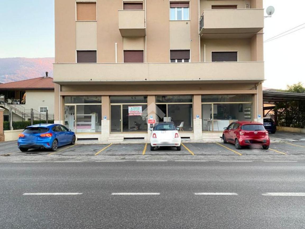 Negozio in vendita a Nave