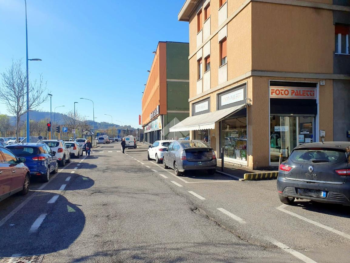 Negozio in affitto a Brescia