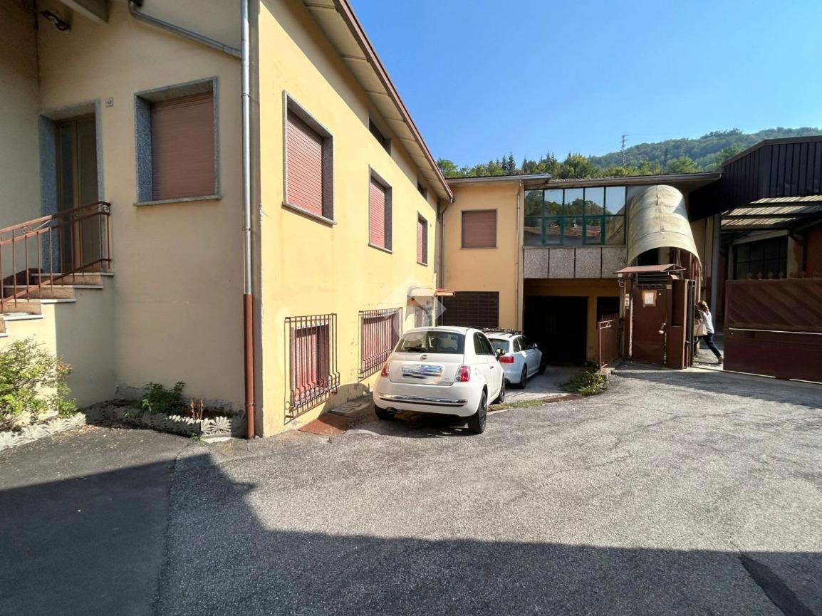 Capannone in vendita a Casto