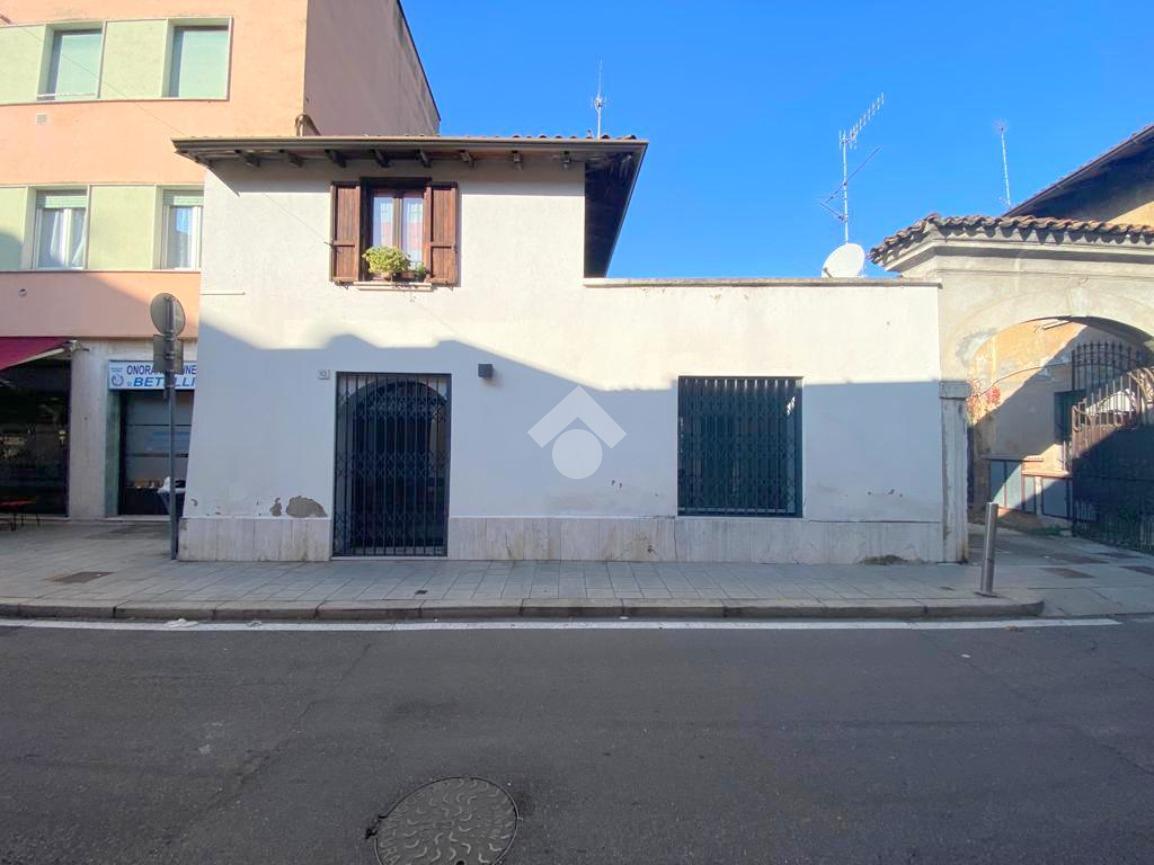 Negozio in affitto a Brescia
