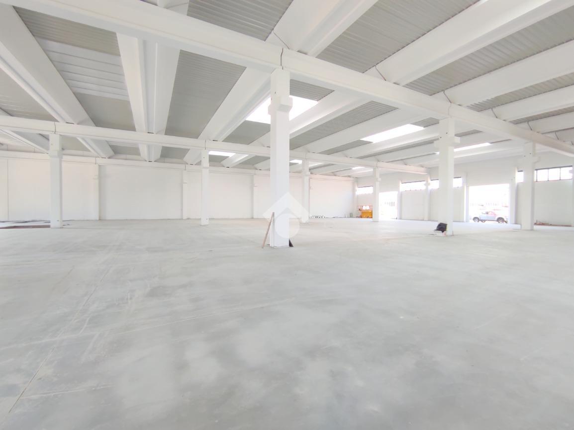 Capannone in vendita a Nave