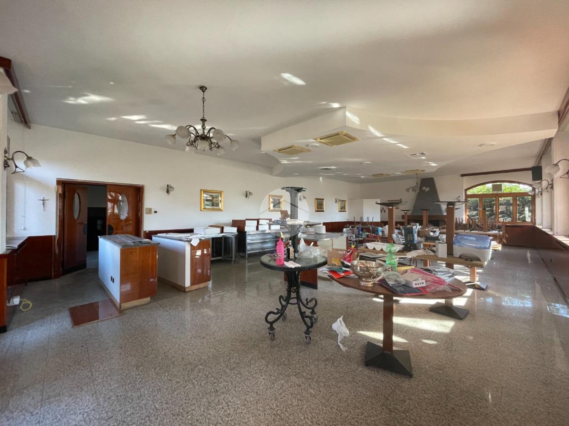 Negozio in vendita a Robecco Sul Naviglio