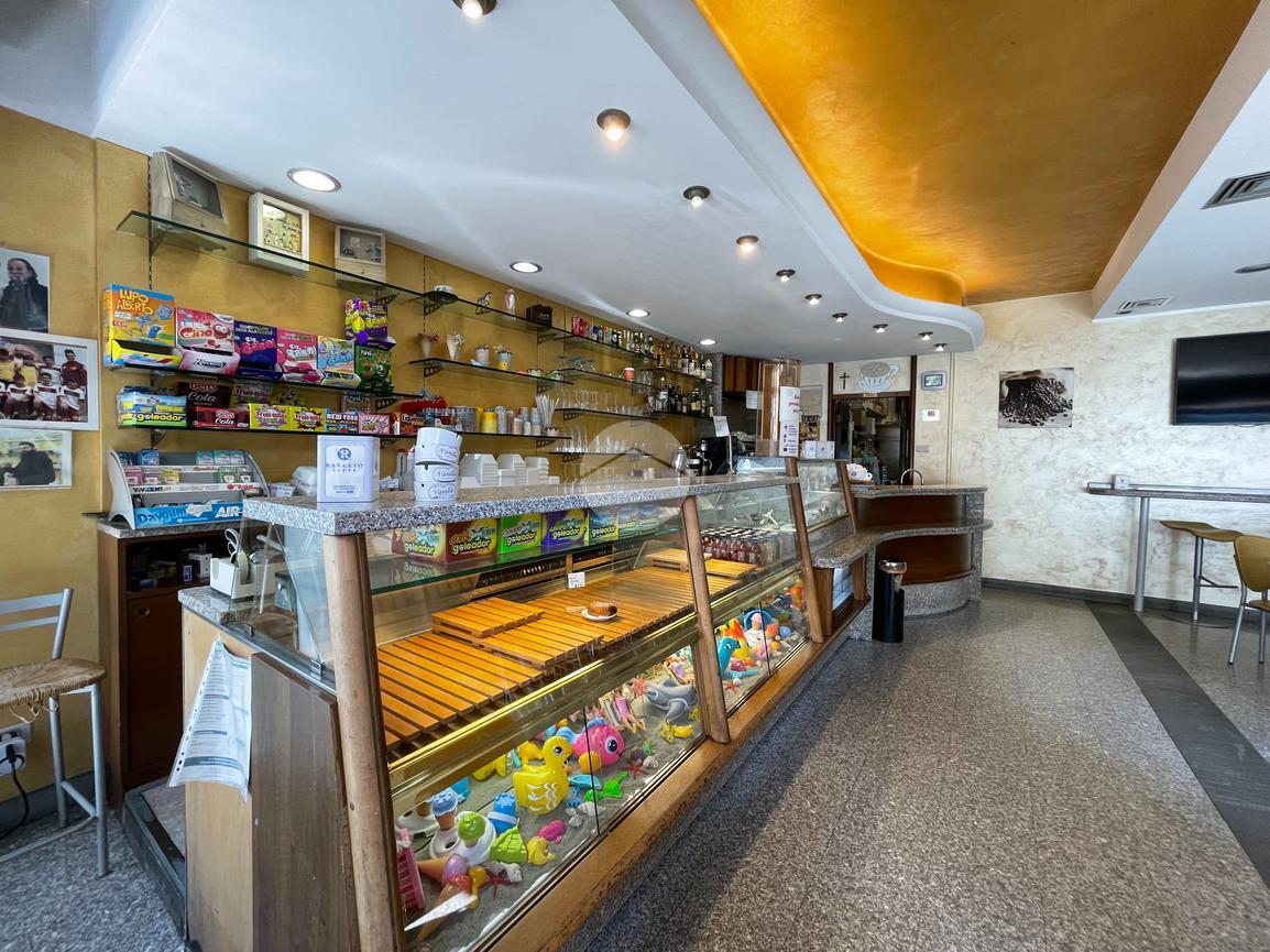 Negozio in vendita a Robecchetto Con Induno