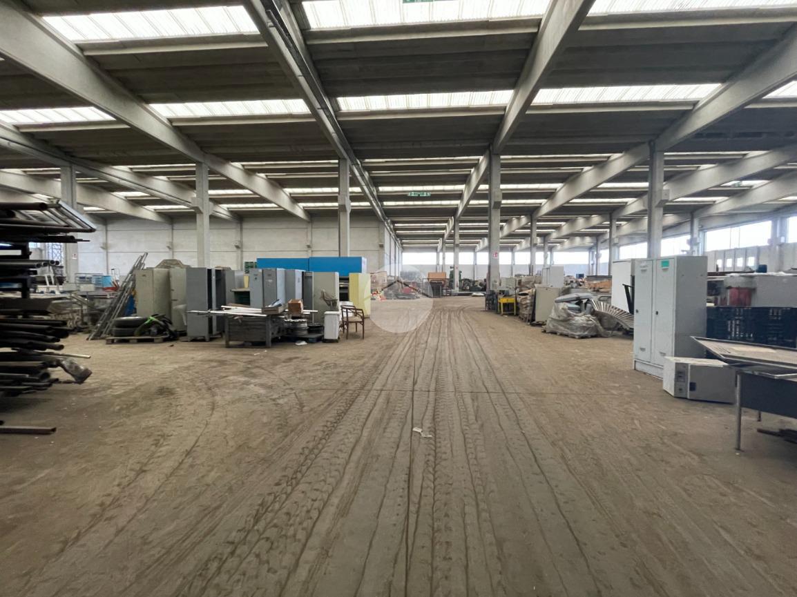 Capannone in vendita a Marcallo Con Casone