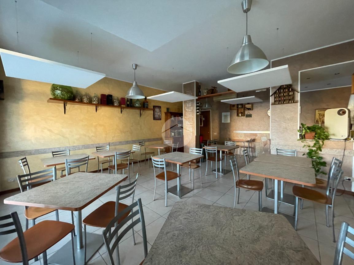 Negozio in vendita a Bareggio