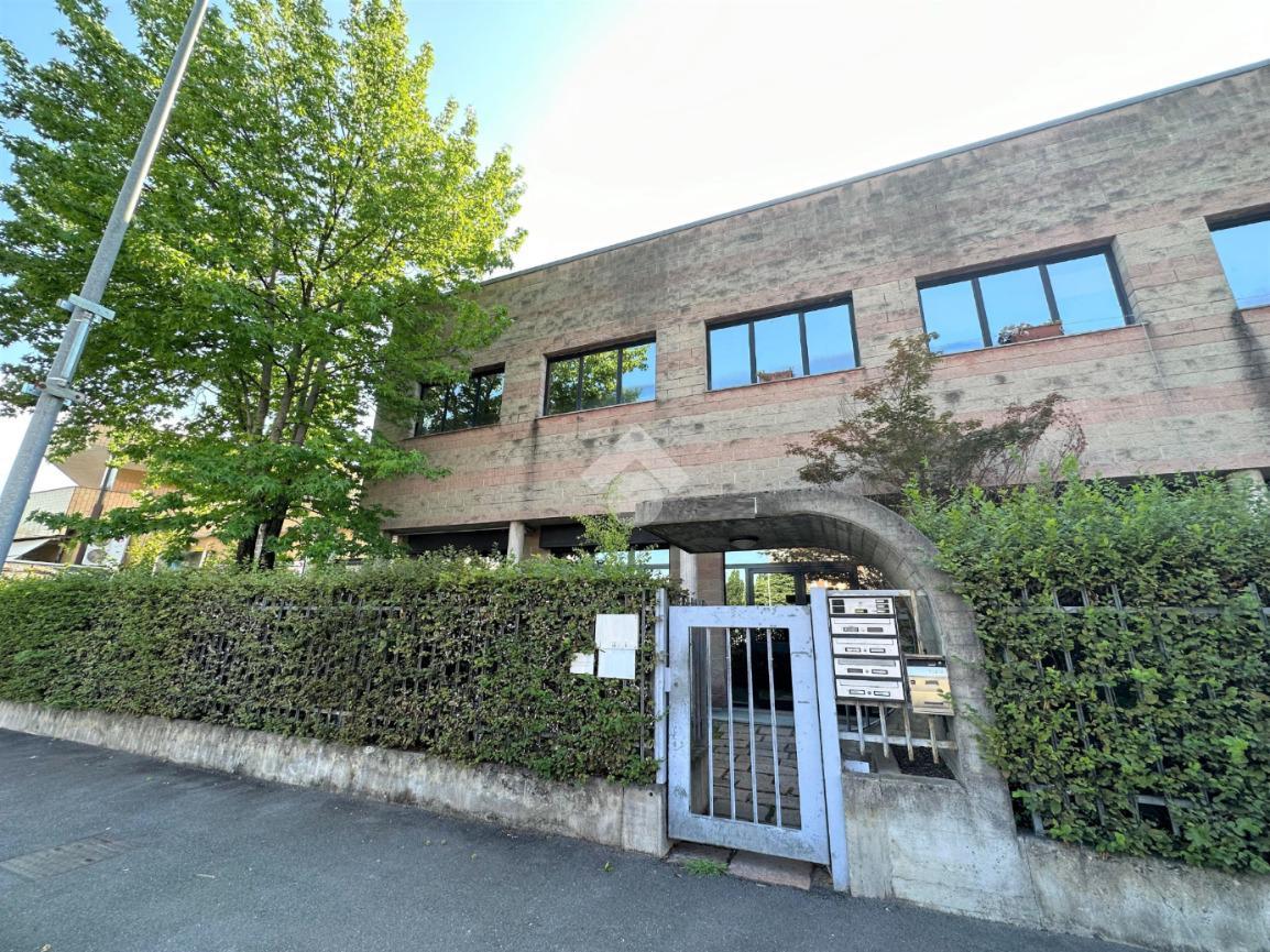 Magazzino in vendita a Rozzano