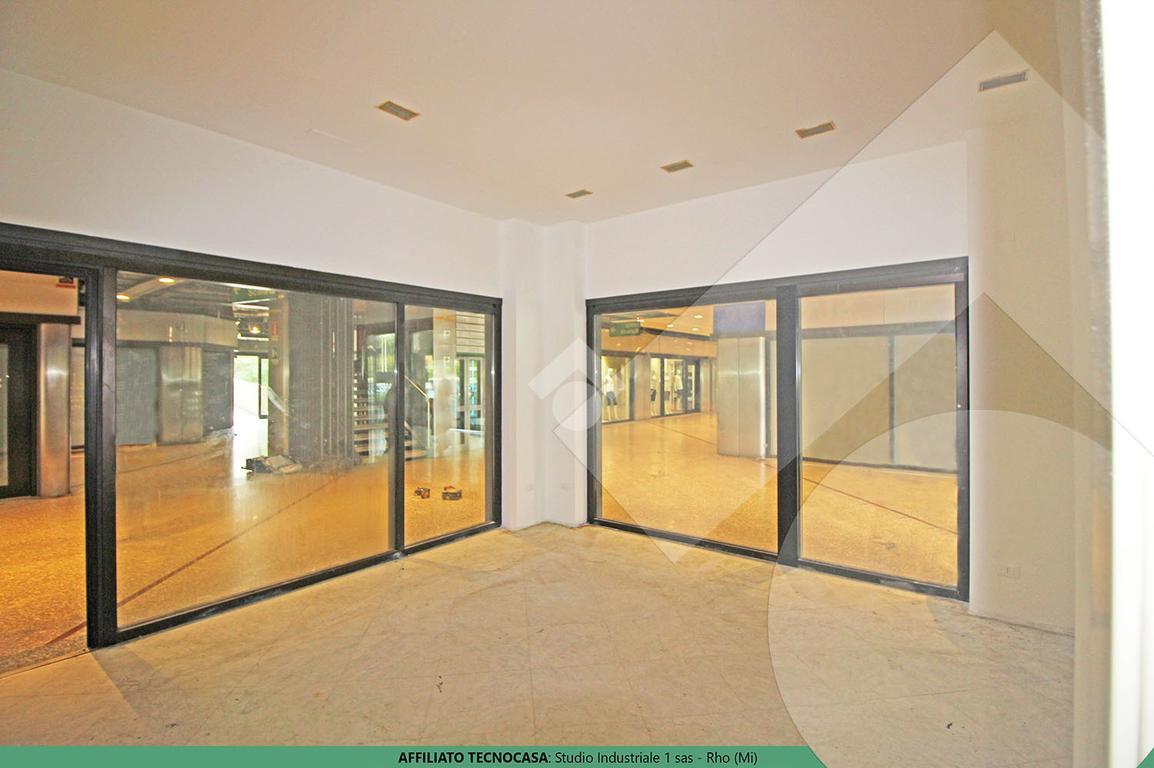 Negozio in affitto a Rho