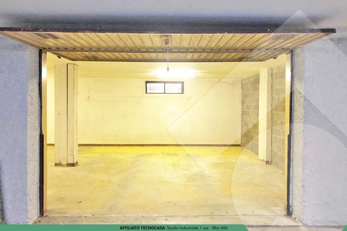 Magazzino in vendita a Rho