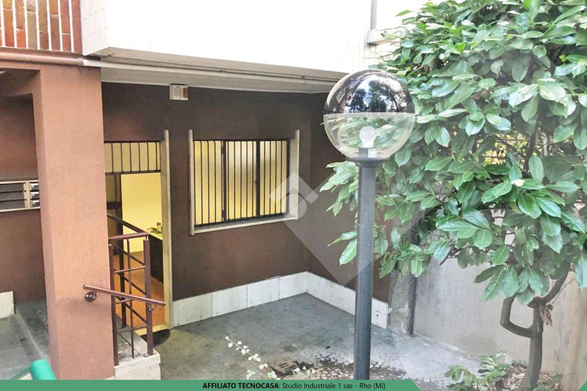 Magazzino in vendita a Rho