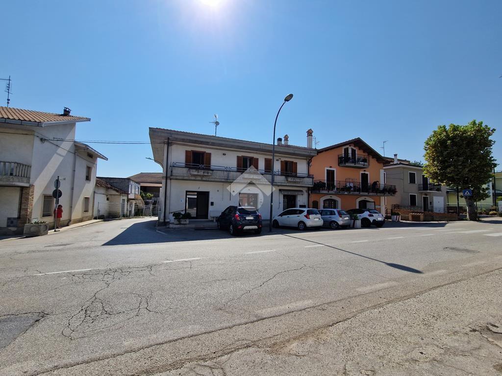 Negozio in affitto a Penna Sant'Andrea