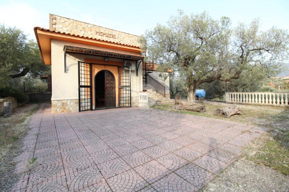 Villa in vendita a Palombara Sabina