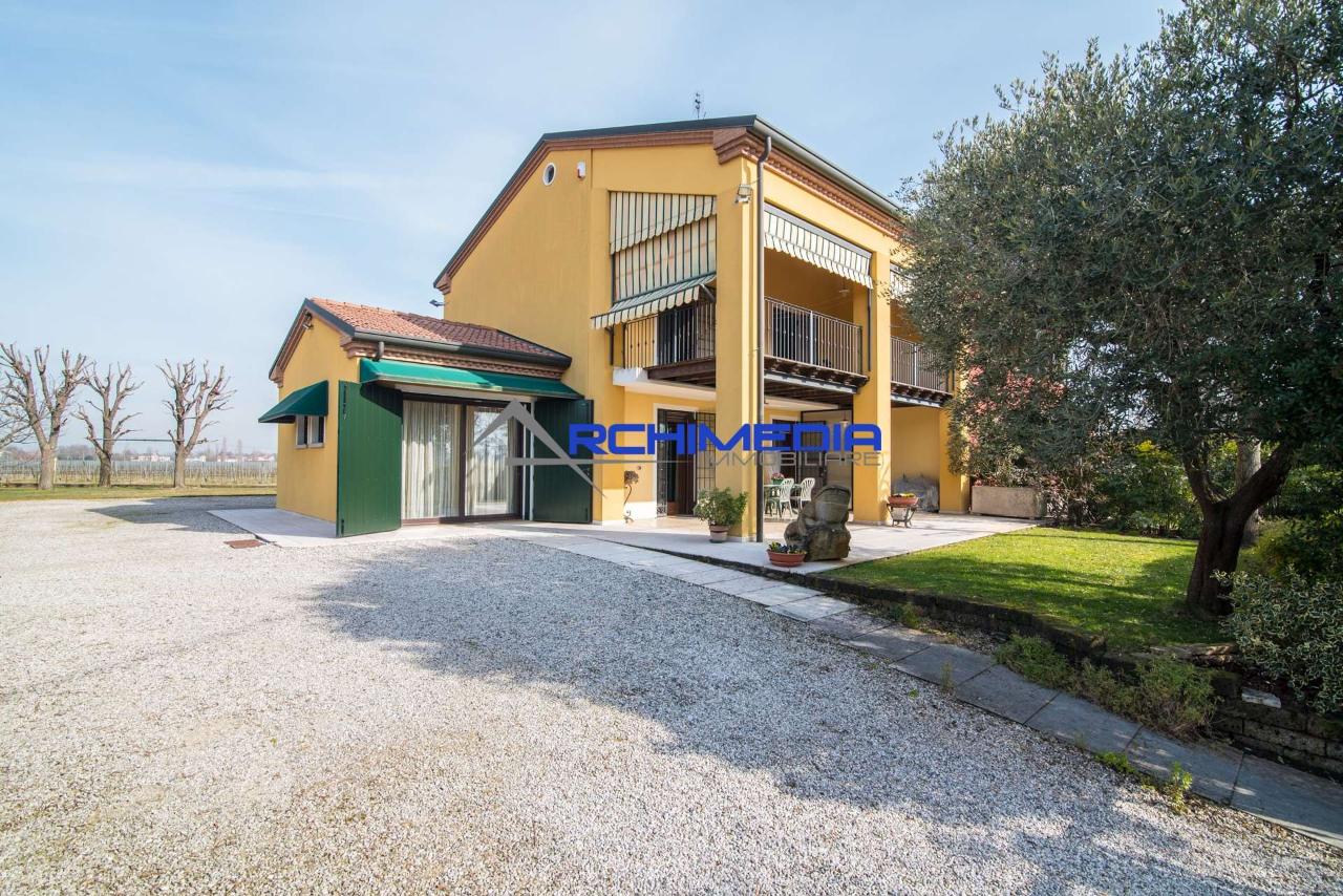 Villa bifamiliare in vendita a Selvazzano Dentro
