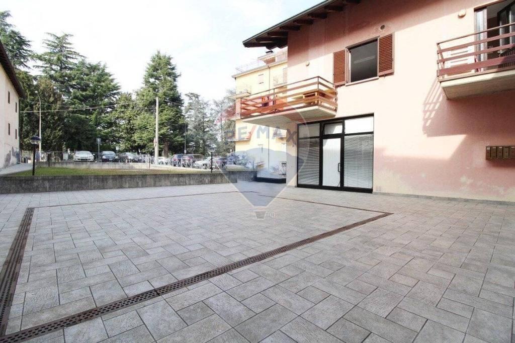 Negozio in affitto a Pedrengo