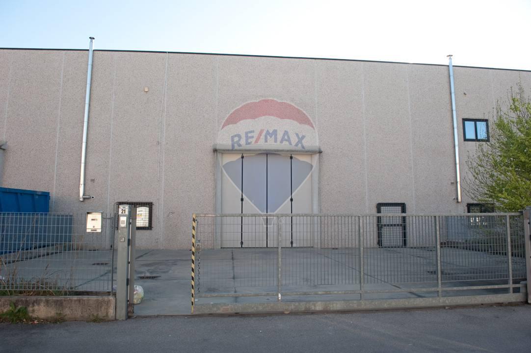 Capannone in vendita a Pognano