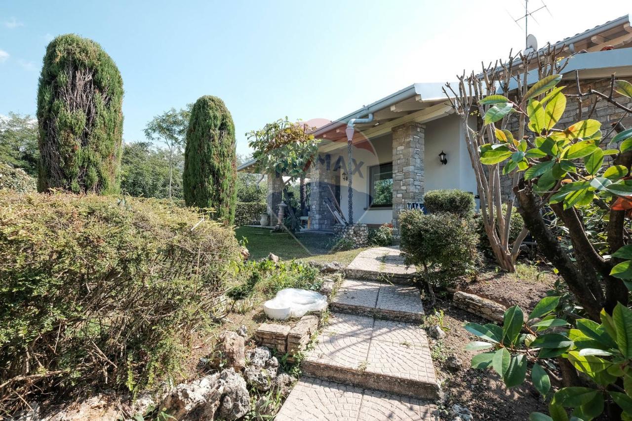 Villa in vendita a Carobbio Degli Angeli