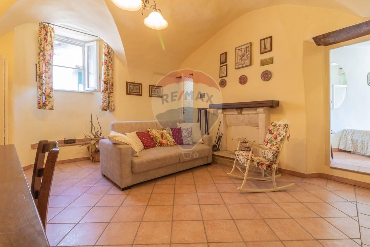 Appartamento in vendita a Ischia Di Castro