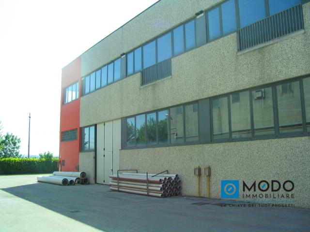 Capannone in affitto a Monticello Conte Otto