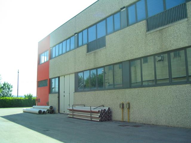 Capannone in affitto a Monticello Conte Otto