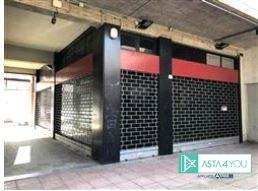 Locale commerciale in vendita a Legnano