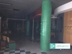 Locale commerciale in vendita a Legnano