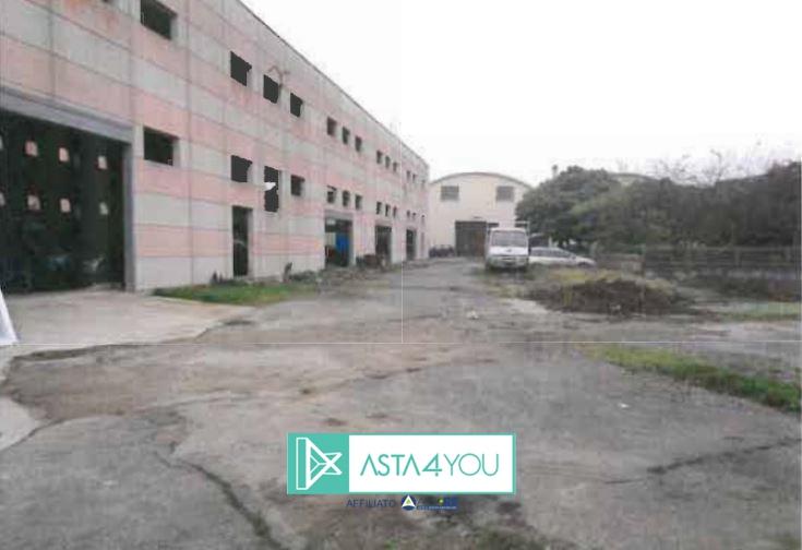 Capannone in vendita a Bollate