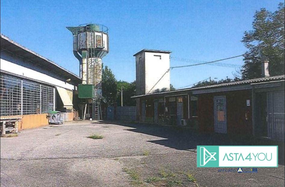 Capannone in vendita a Robecco Sul Naviglio