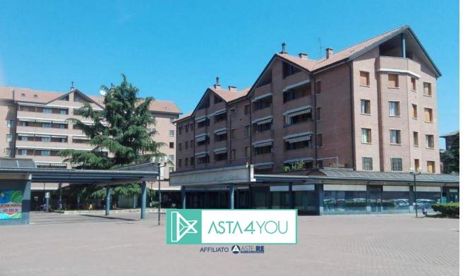 Locale commerciale in vendita a Bollate