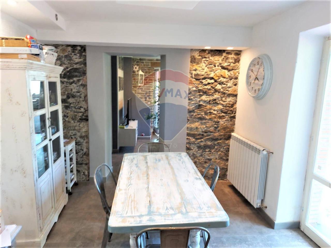 Casa indipendente in vendita a Podenzana