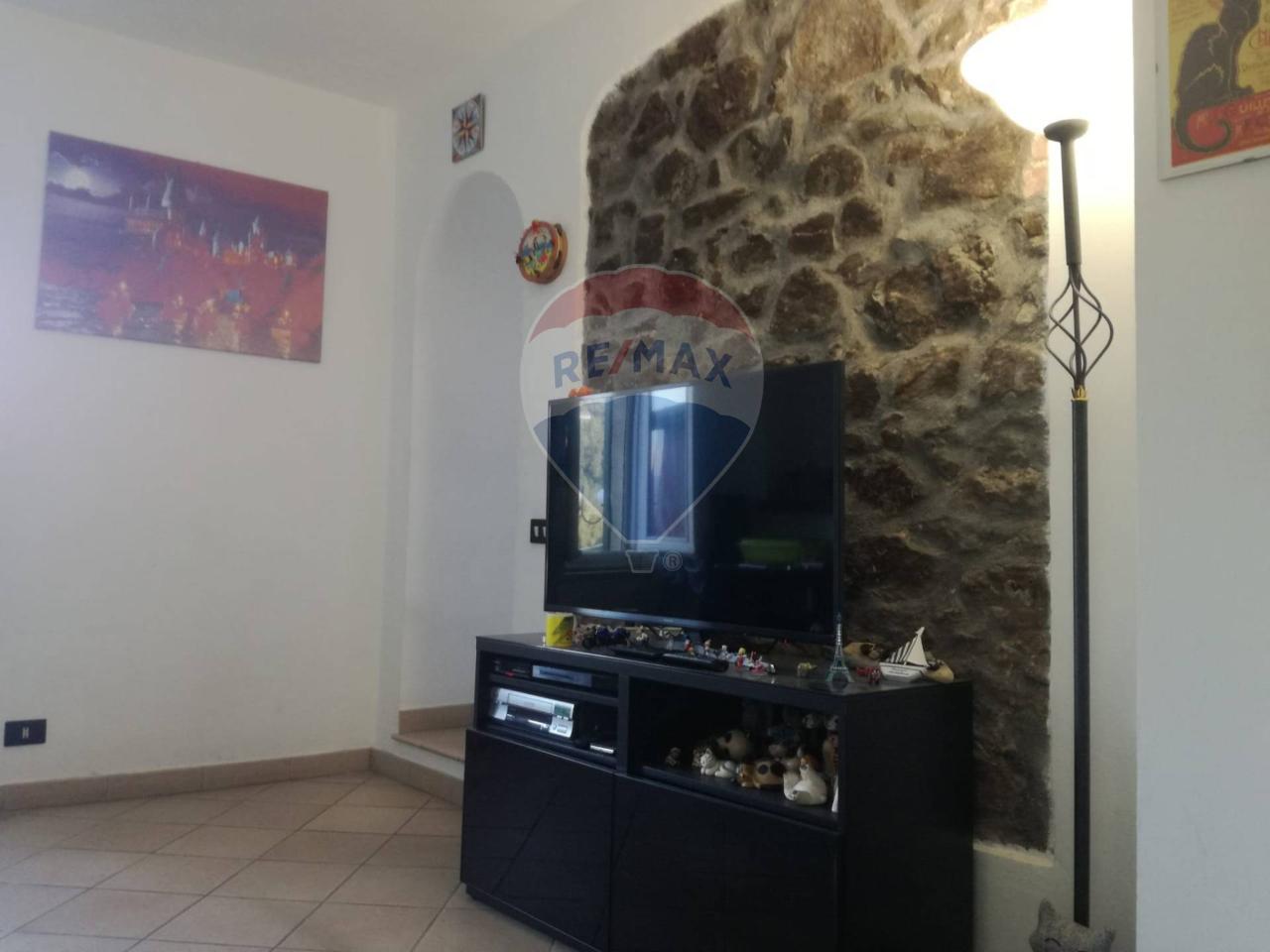 Casa indipendente in vendita a Follo