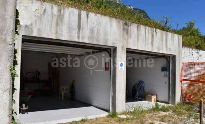 Box in vendita a Toscolano Maderno