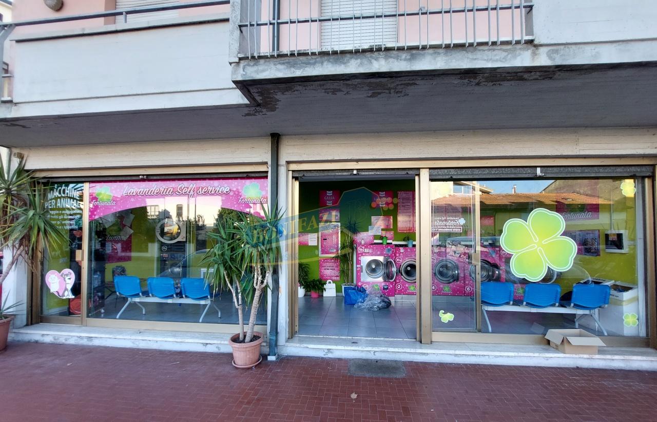 Locale commerciale in vendita a Viareggio