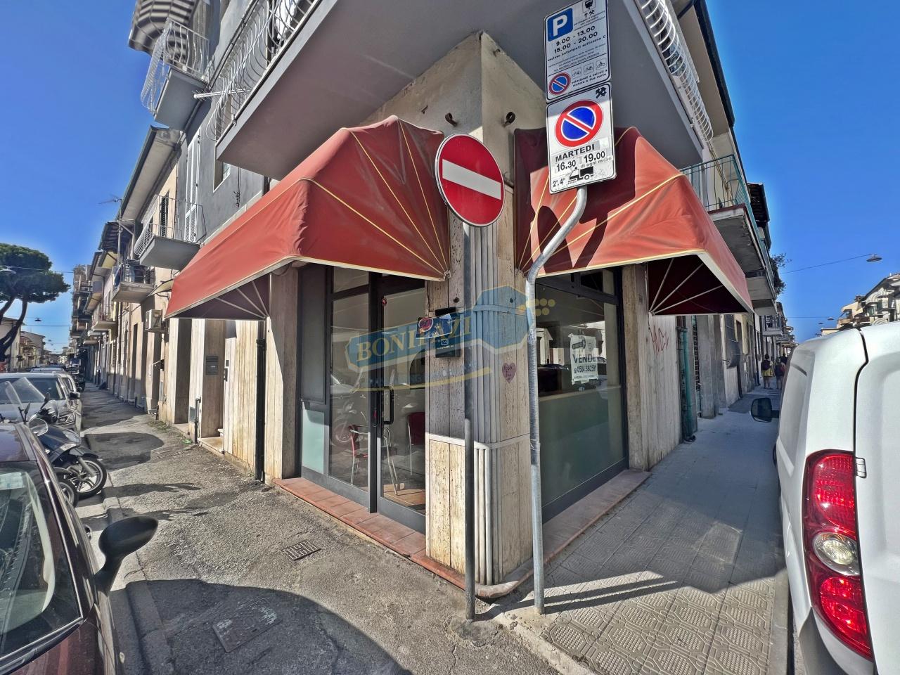 Palazzina commerciale in vendita a Viareggio