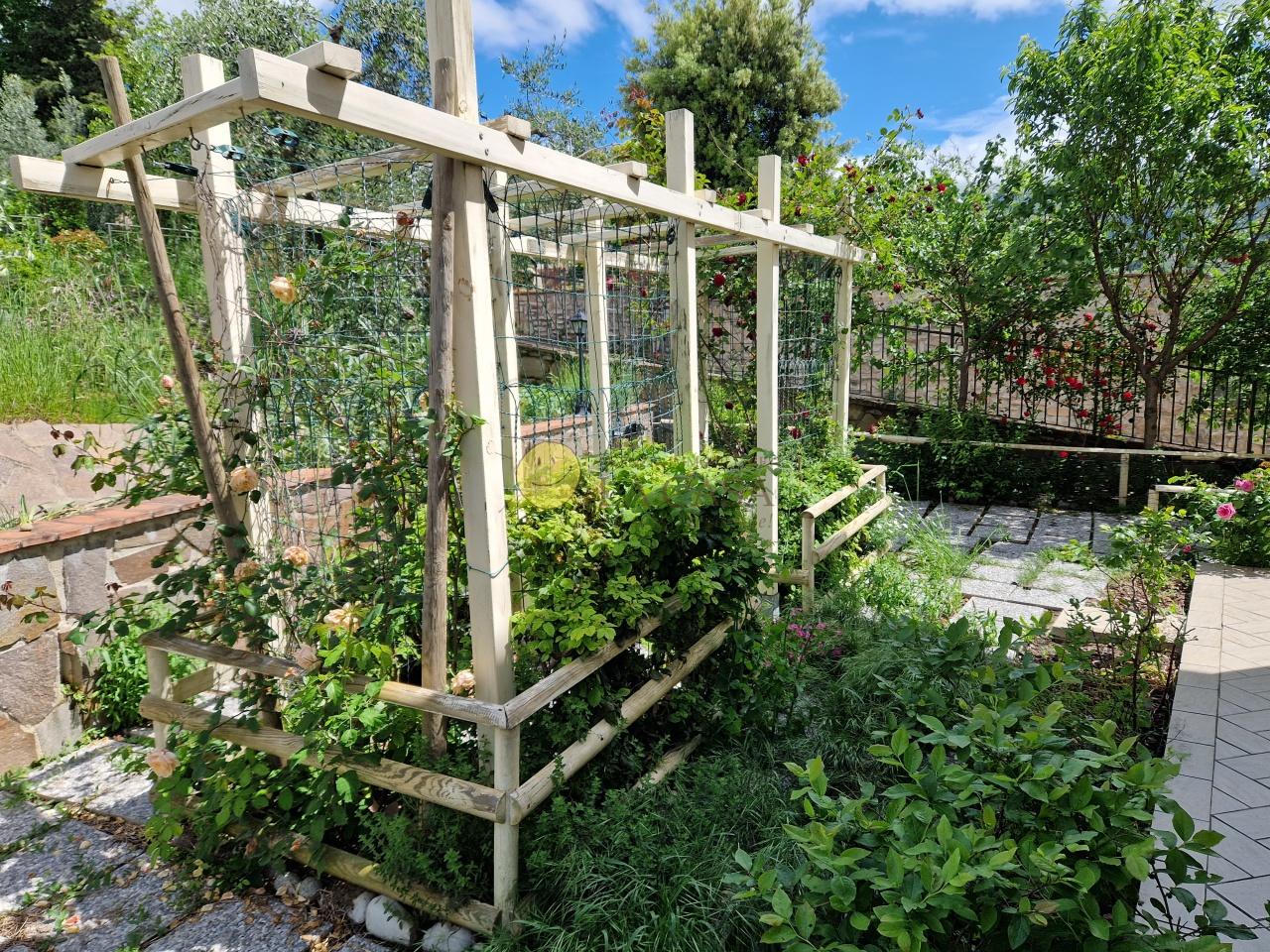 Villa plurifamiliare in vendita a Reggello