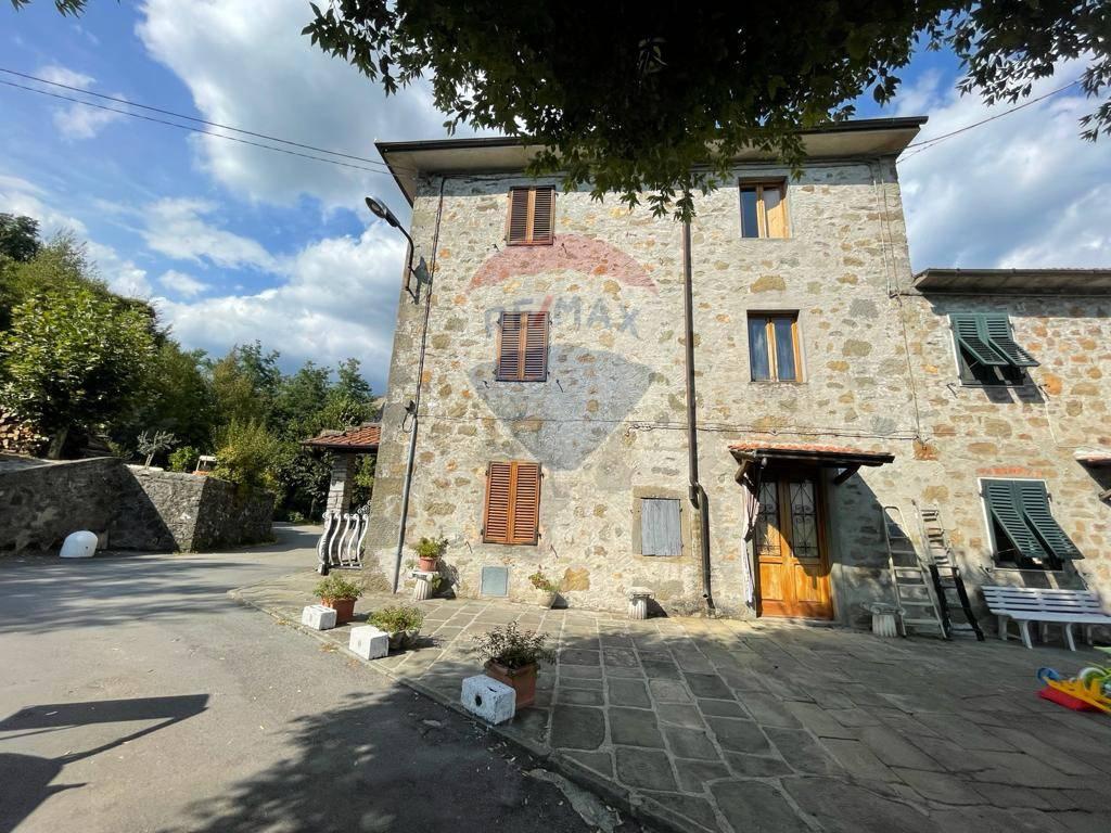 Casa indipendente in vendita a Bagni Di Lucca